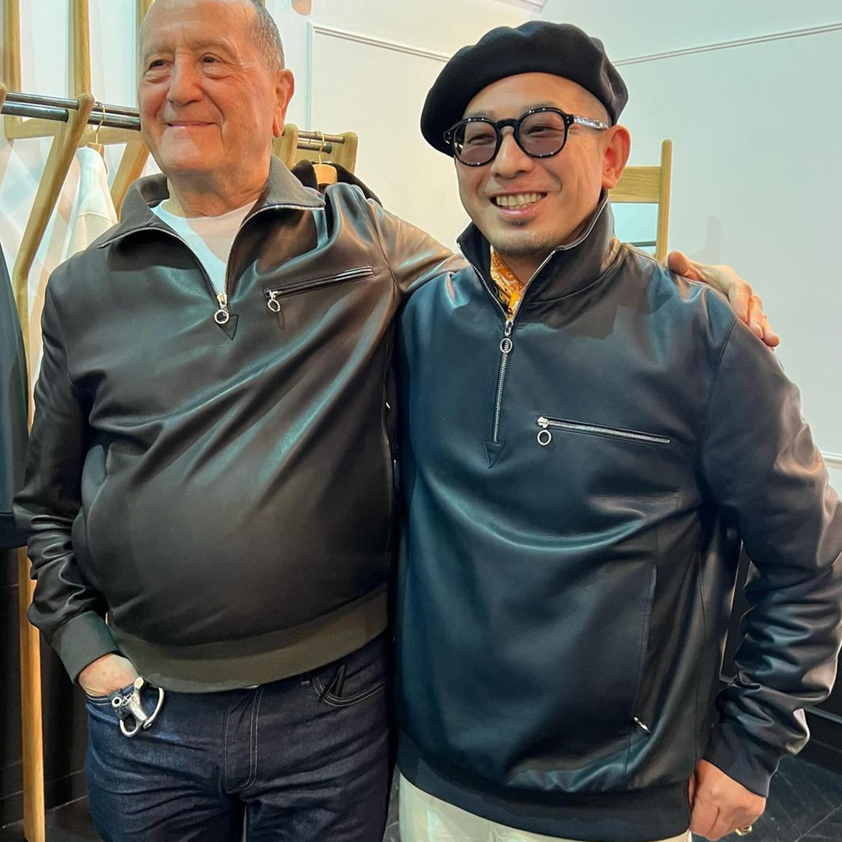 SERAPHINのブースで社長と。 お揃いのプルオーバーレザーブルゾンで！ – CINQUECLASSICO BLOG チンクエクラシコ ブログ